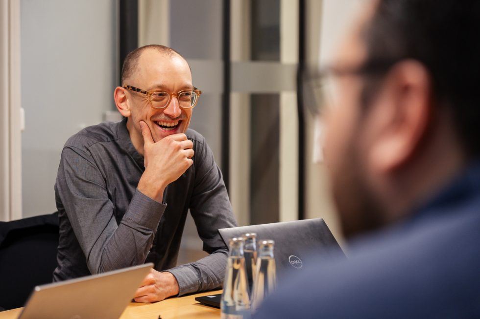 Customized Digital Signage & Media für Retail, Unternehmen & Stadien